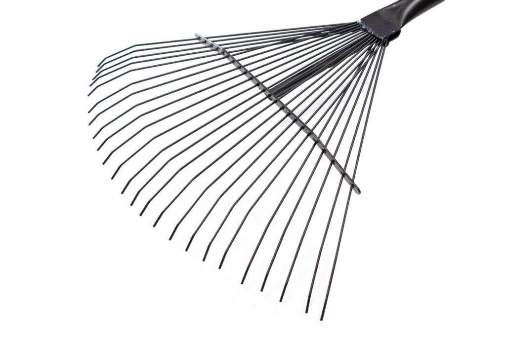 24-Tine Thatching Rake with Fiberglass Handle - Bully Tools, Inc.
