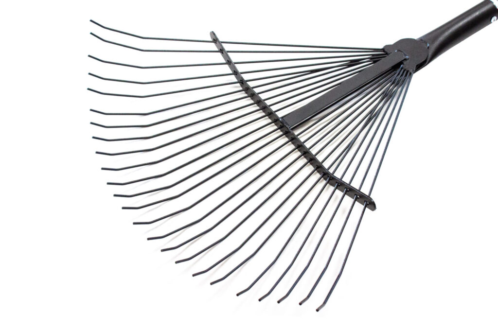 24-Tine Thatching Rake with Fiberglass Handle - Bully Tools, Inc.
