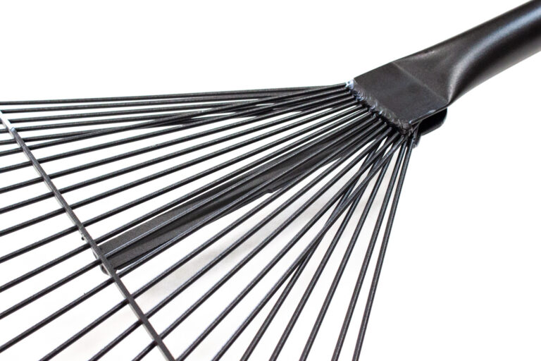 24-Tine Thatching Rake with Fiberglass Handle - Bully Tools, Inc.