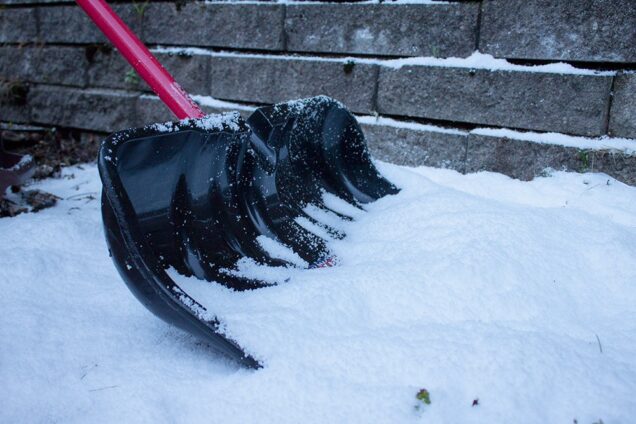 22" Combination Snow Shovel / Pusher - Bully Tools, Inc.
